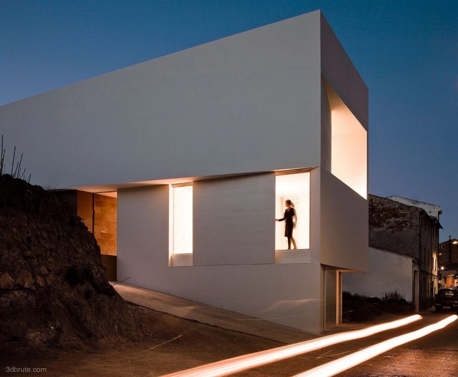 White villa in rough environment-interpretation of the unique spatial ...
